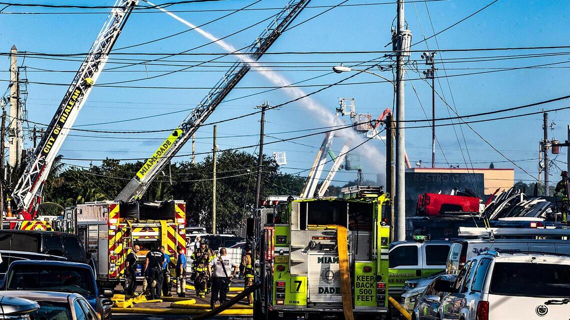 Massive fire broke out at Hialeah junkyard Tuesday afternoon | Miami Herald