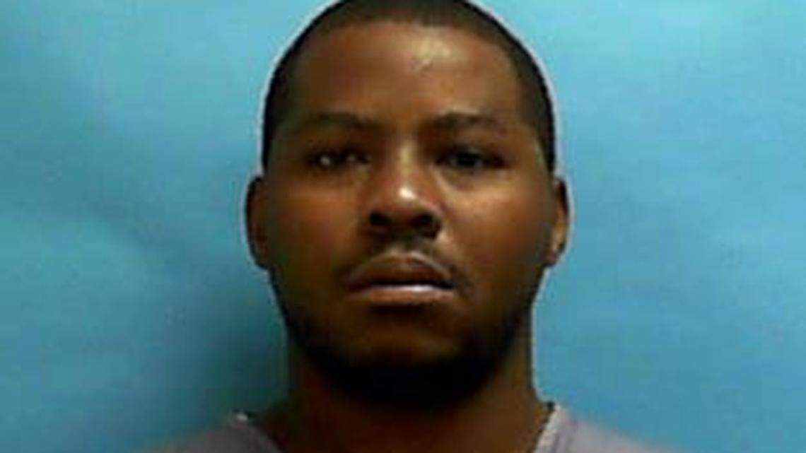 Miami-Dade police shoot fugitive in vehicle | Miami Herald