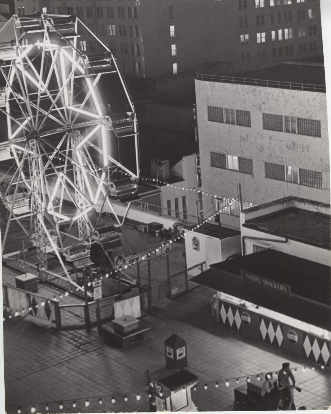 Old photos of Miami at Christmas: Burdines, Dadeland, Bayfront Park ...
