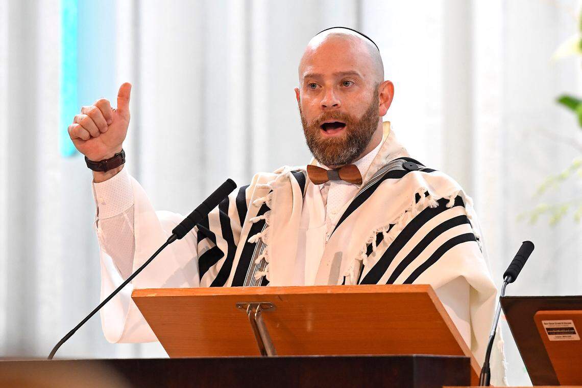 Miami Rabbis reach out to young people during Rosh Hashana | Miami Herald