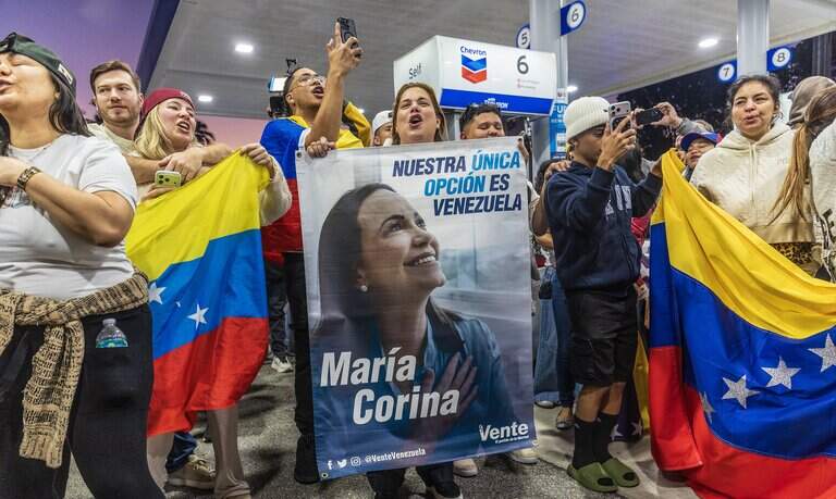 Photos: Miami Venezuelan community celebrates Maduro arrest | Miami Herald