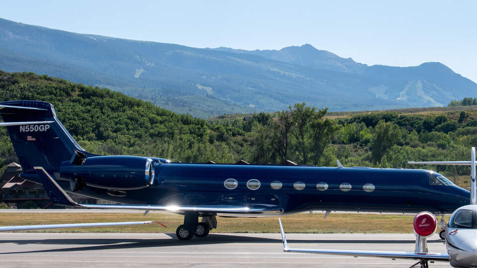 Jeffrey Epstein’s old jet gets new life in Trump campaign | Miami Herald