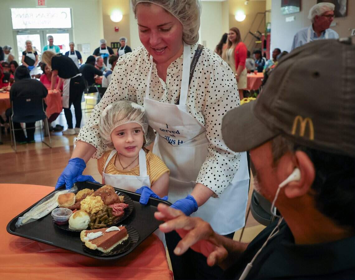 Camillus House Thanksgiving serves hope in Miami community | Miami Herald