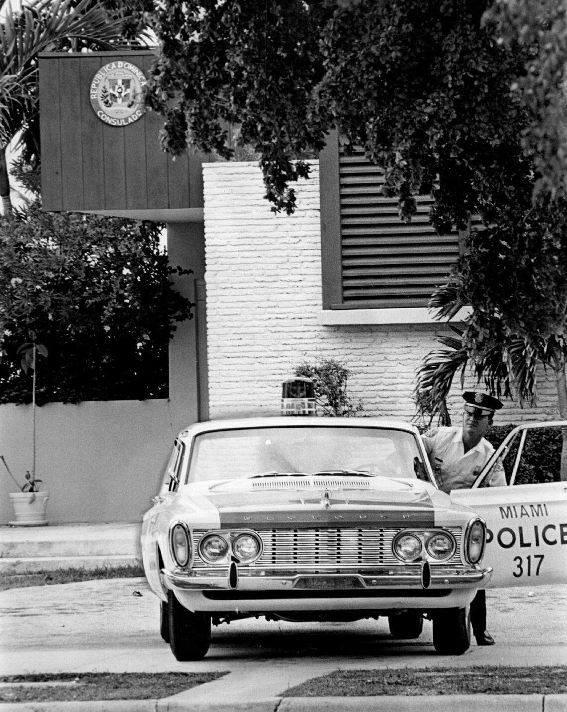 Police cars: What cop patrol looked like in Miami ’70s, ’80s | Miami Herald