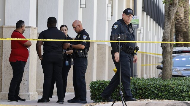 Two dead, one injured at Gables apartment shooting, cops say | Miami Herald