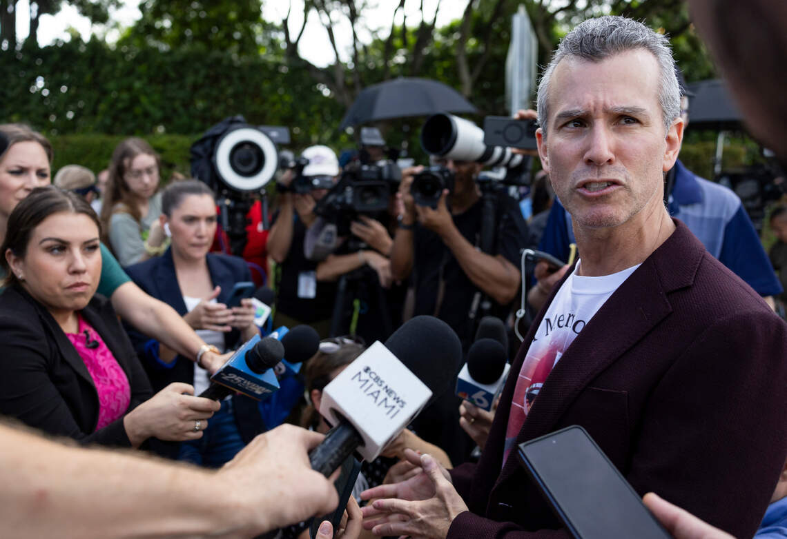 Parkland shooting: Stoneman Douglas building demolition starts | Miami ...