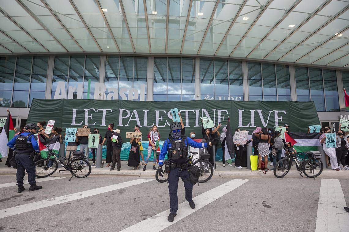 Jewish group sues Miami Beach in first amendment lawsuit | Miami Herald