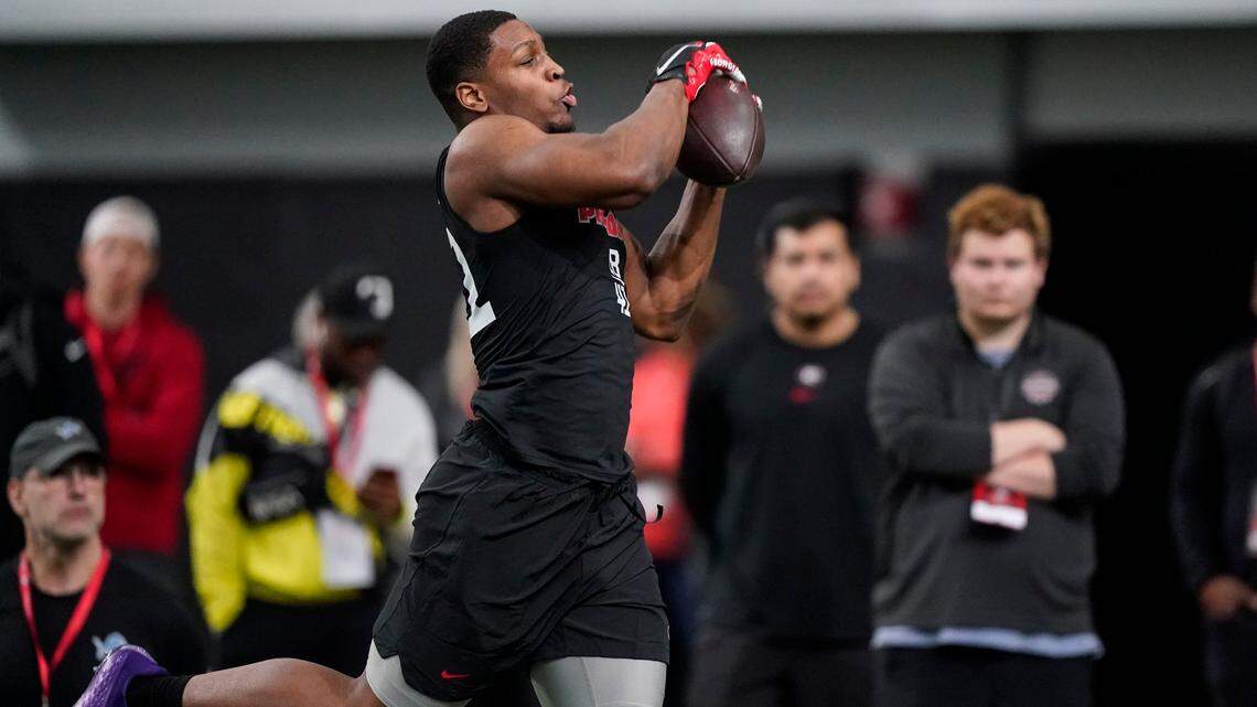 Miami Dolphins bring in Georgia linebacker Tindall | Miami Herald