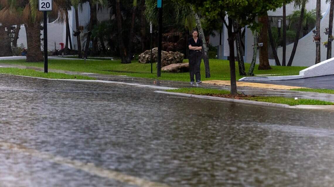 Rain washes down on South Florida, flood advisory issued: NWS | Miami ...