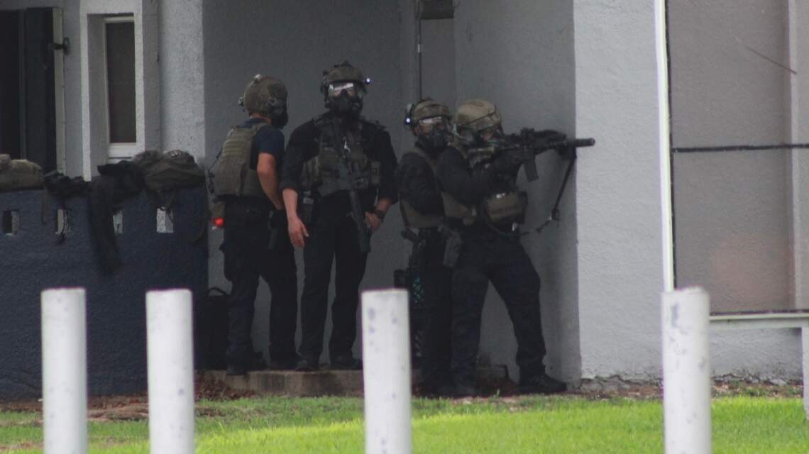 Homestead cops, SWAT team raid home trying to find fugitive | Miami Herald