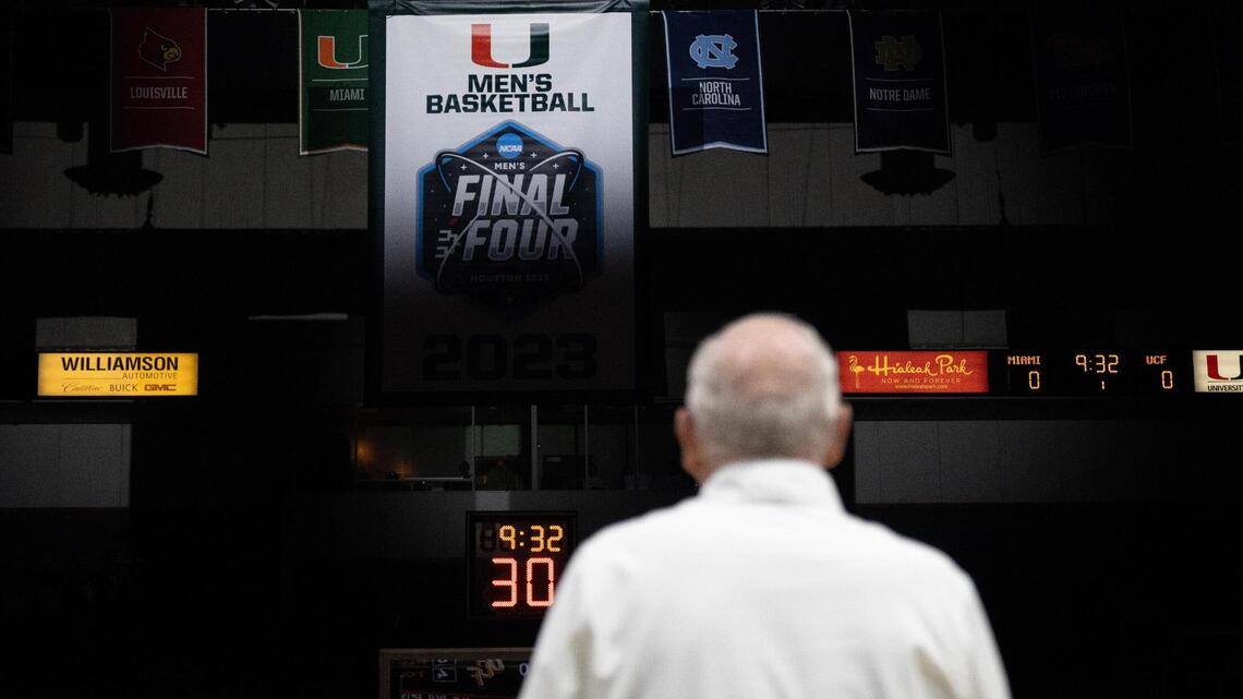 UM men’s basketball raises Final Four banner, then routs UCF | Miami Herald