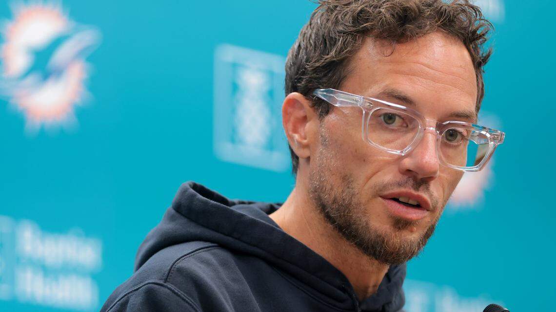 Dolphins get a safety back, add OL. And injury updates | Miami Herald